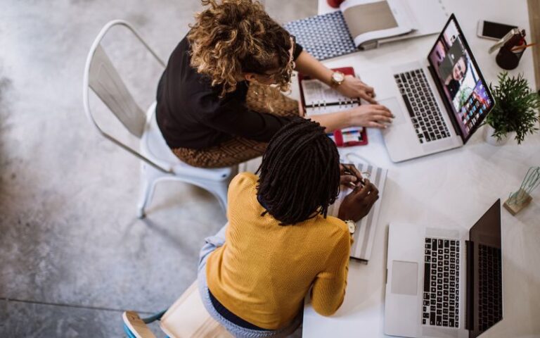 What is Hot Desking and Who is it For?